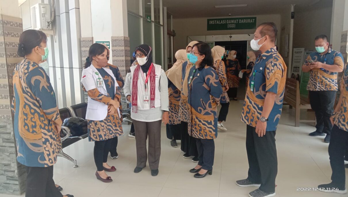 Survei dan Penilaian Akreditasi RSUD Ade Muhammad Djoen Sintang bersama ...