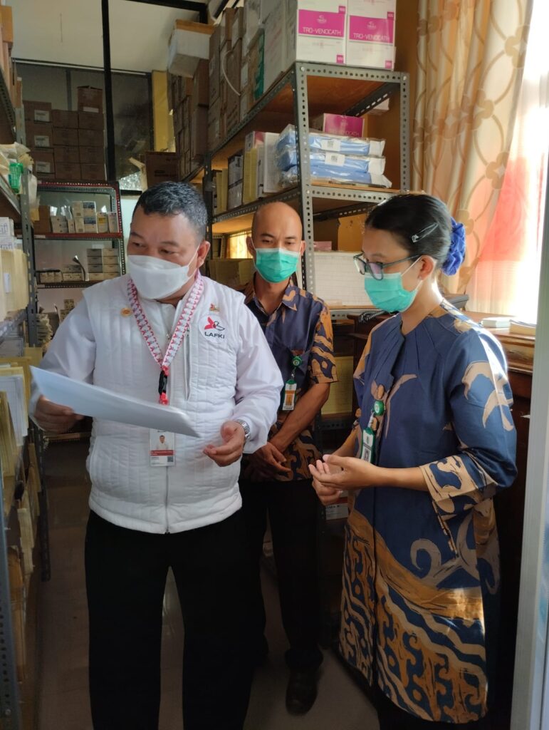 Survei dan Penilaian Akreditasi RSUD Ade Muhammad Djoen Sintang bersama ...